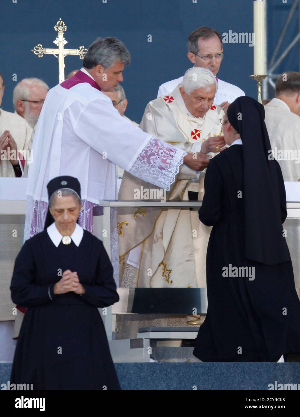 Receive holy communion hi-res stock photography and images - Alamy