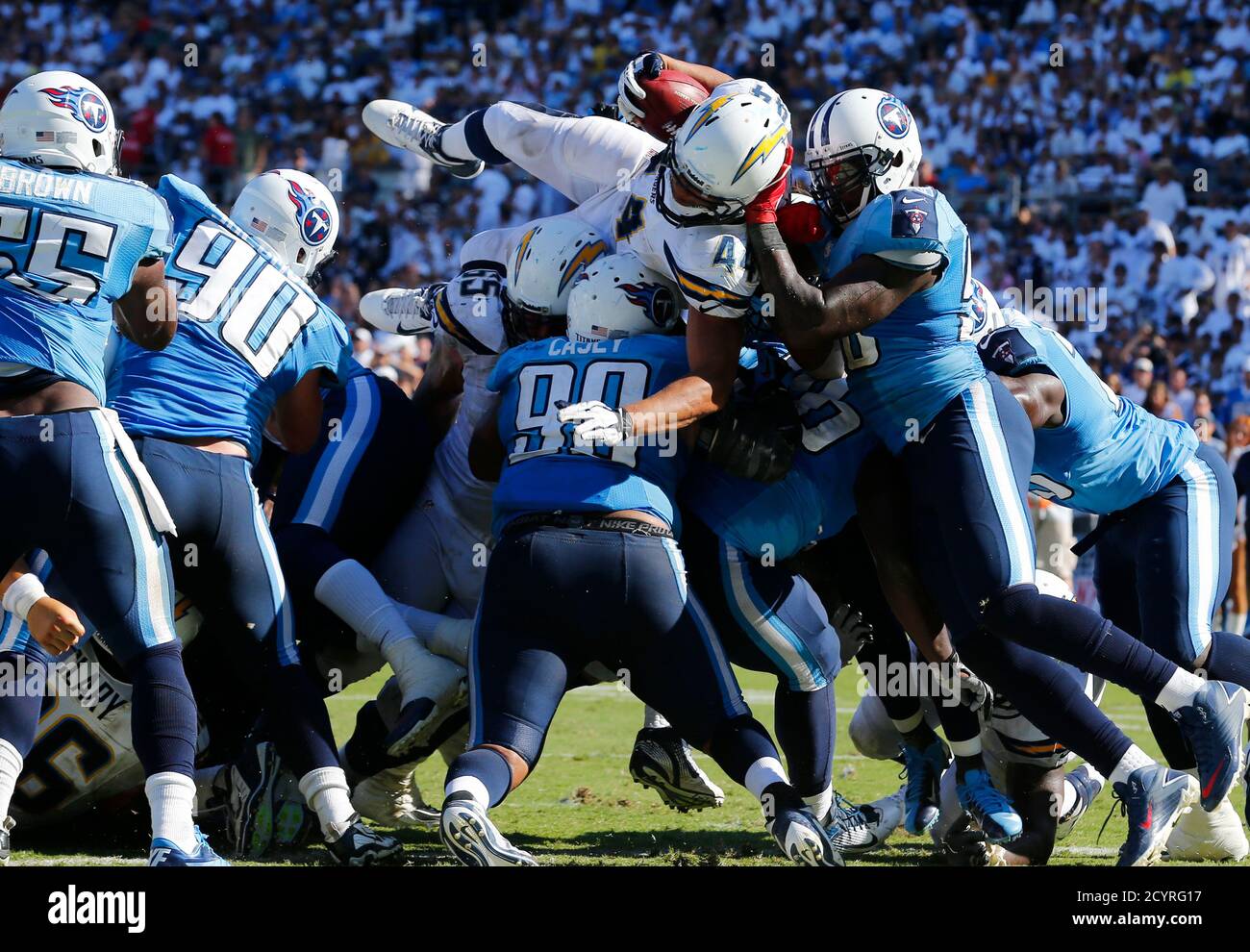 American football defensive line hi-res stock photography and images ...