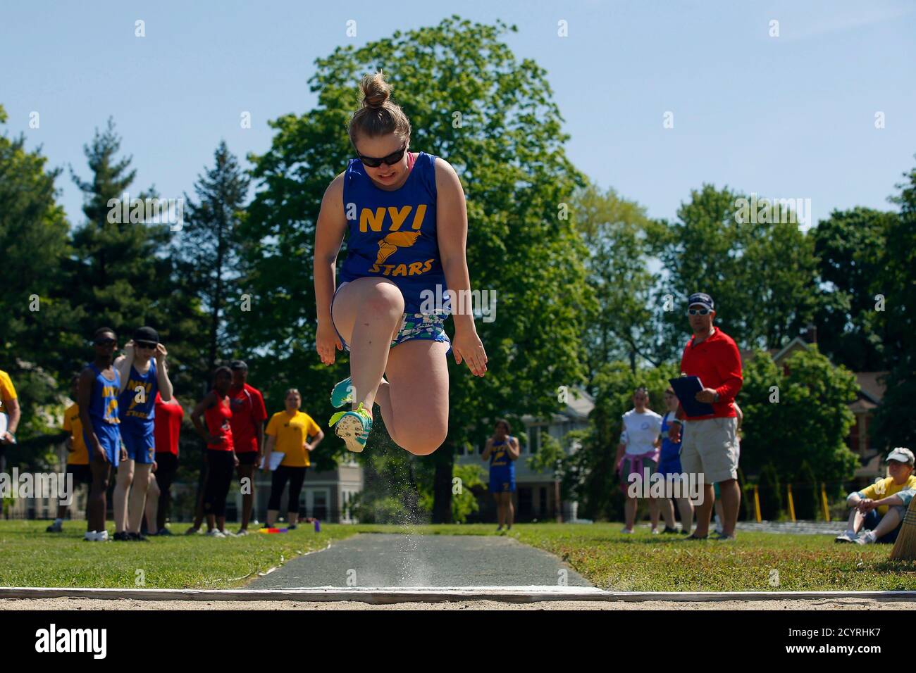 Girls long jump hi-res stock photography and images - Alamy