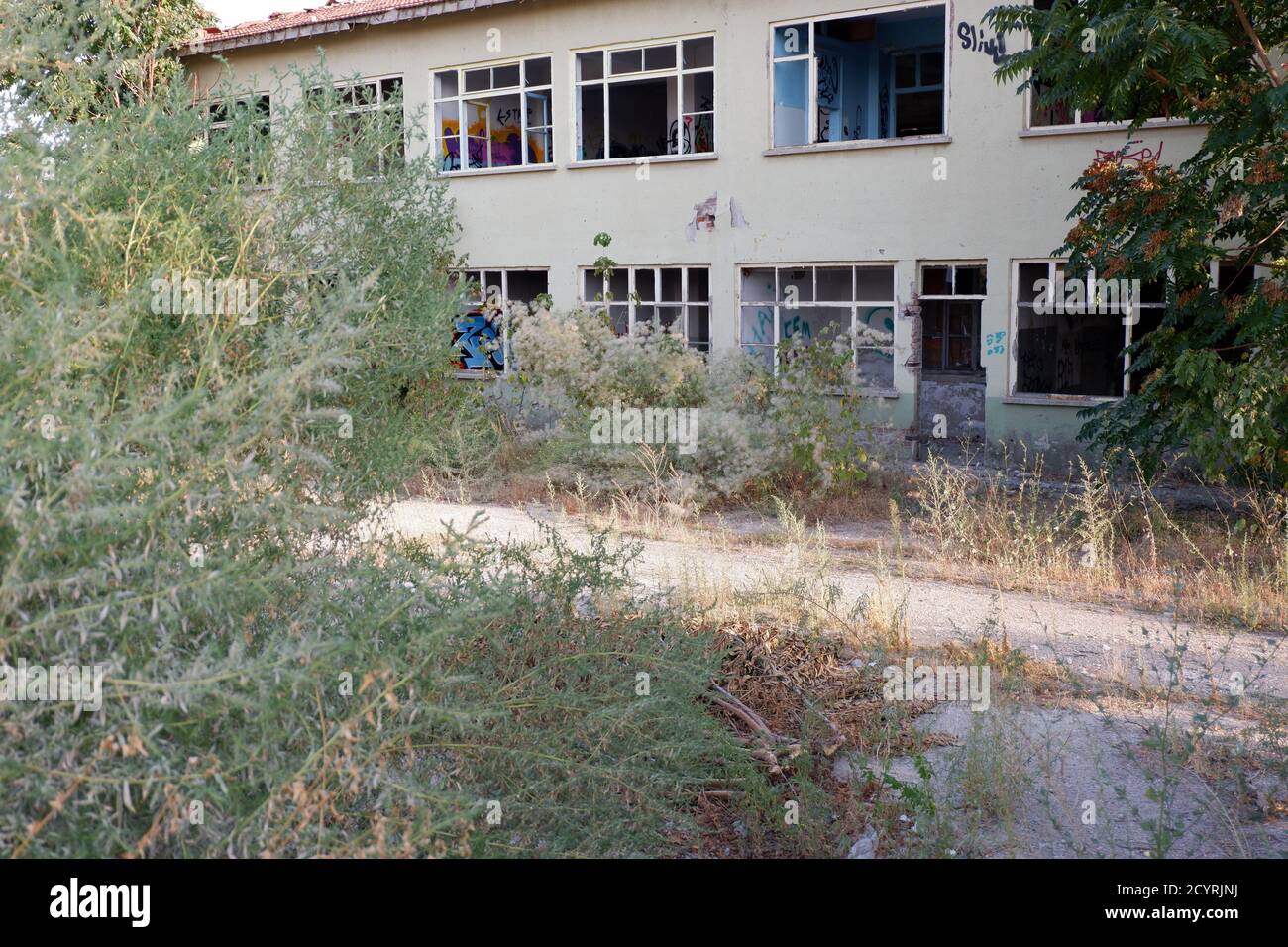 Empty school building hi-res stock photography and images - Alamy