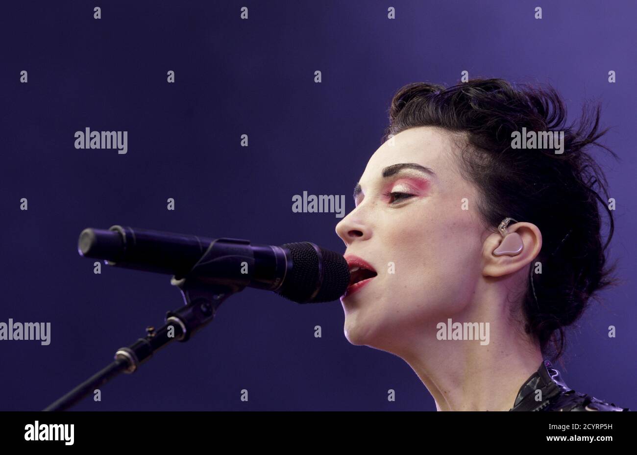 St Vincent Singer High Resolution Stock Photography and Images - Alamy