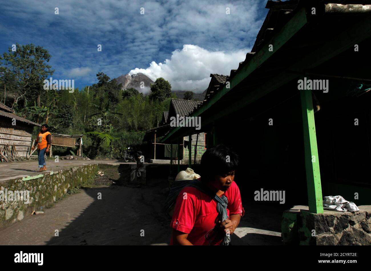 Ash cloud volcano mount merapi hi-res stock photography and images - Alamy
