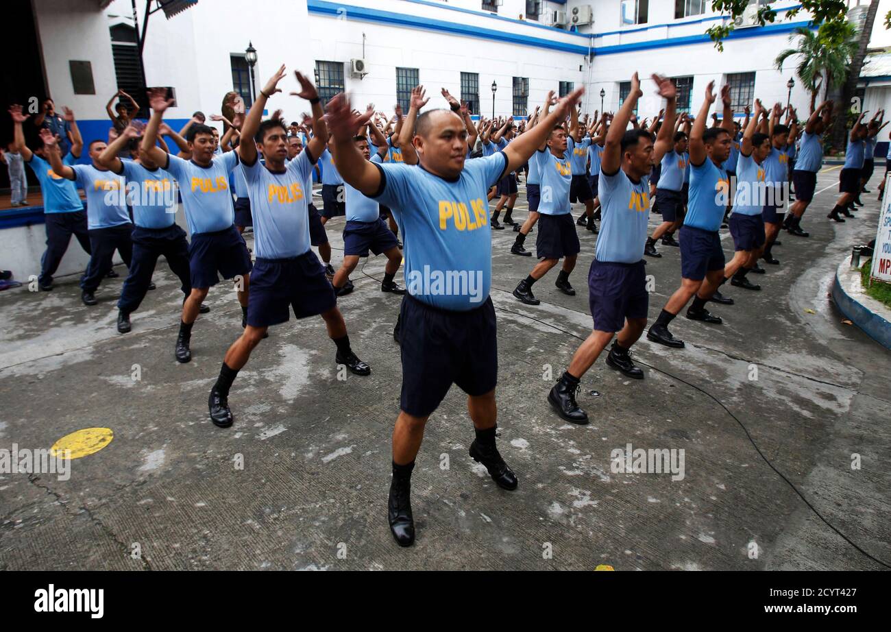 Philippine national police pnp officers hi-res stock photography and ...