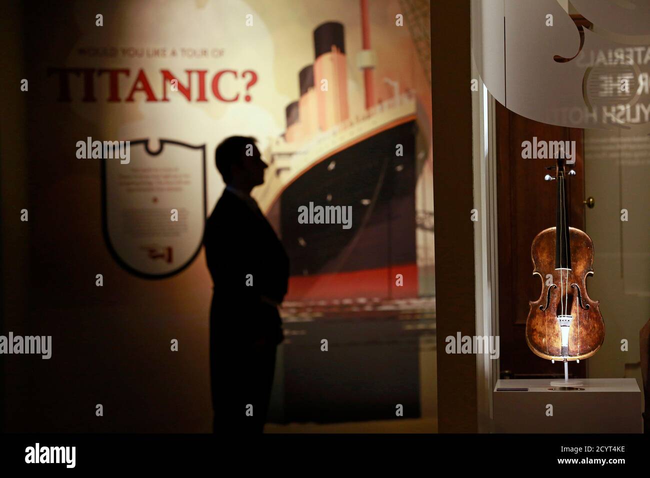 Sinking of the titanic violin hi-res stock photography and images - Alamy