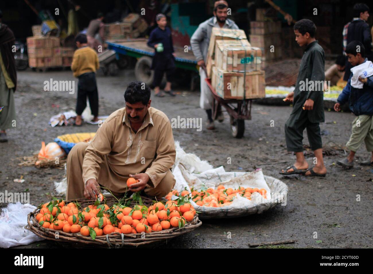 Oranges fruit market pakistan hi-res stock photography and images - Alamy