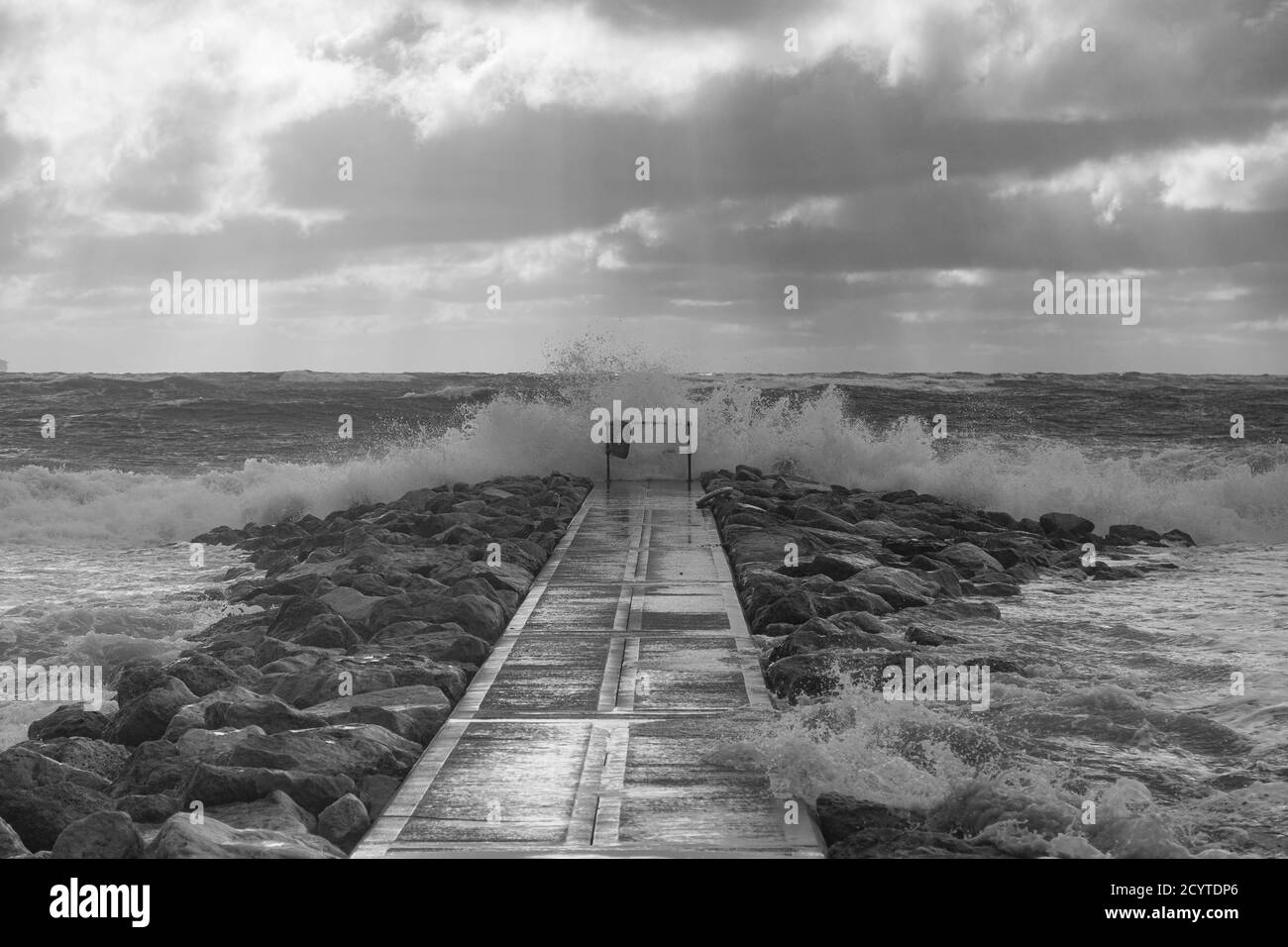 Rock heavy sinking hi-res stock photography and images - Alamy