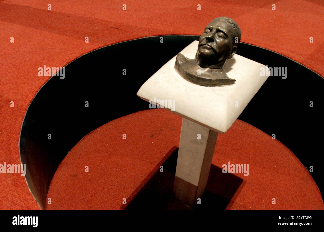 Stalins death mask hi-res stock photography and images - Alamy