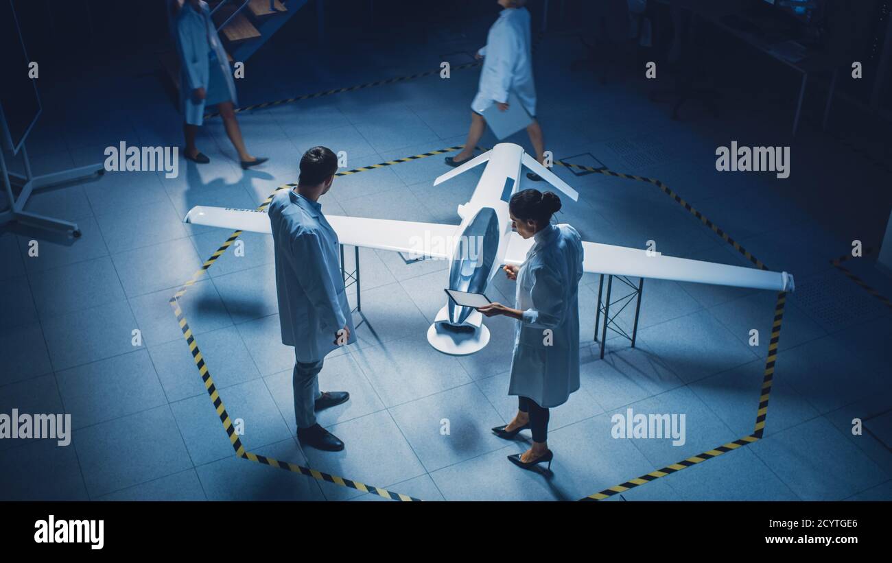 Aircraft engineer tablet hi-res stock photography and images - Alamy