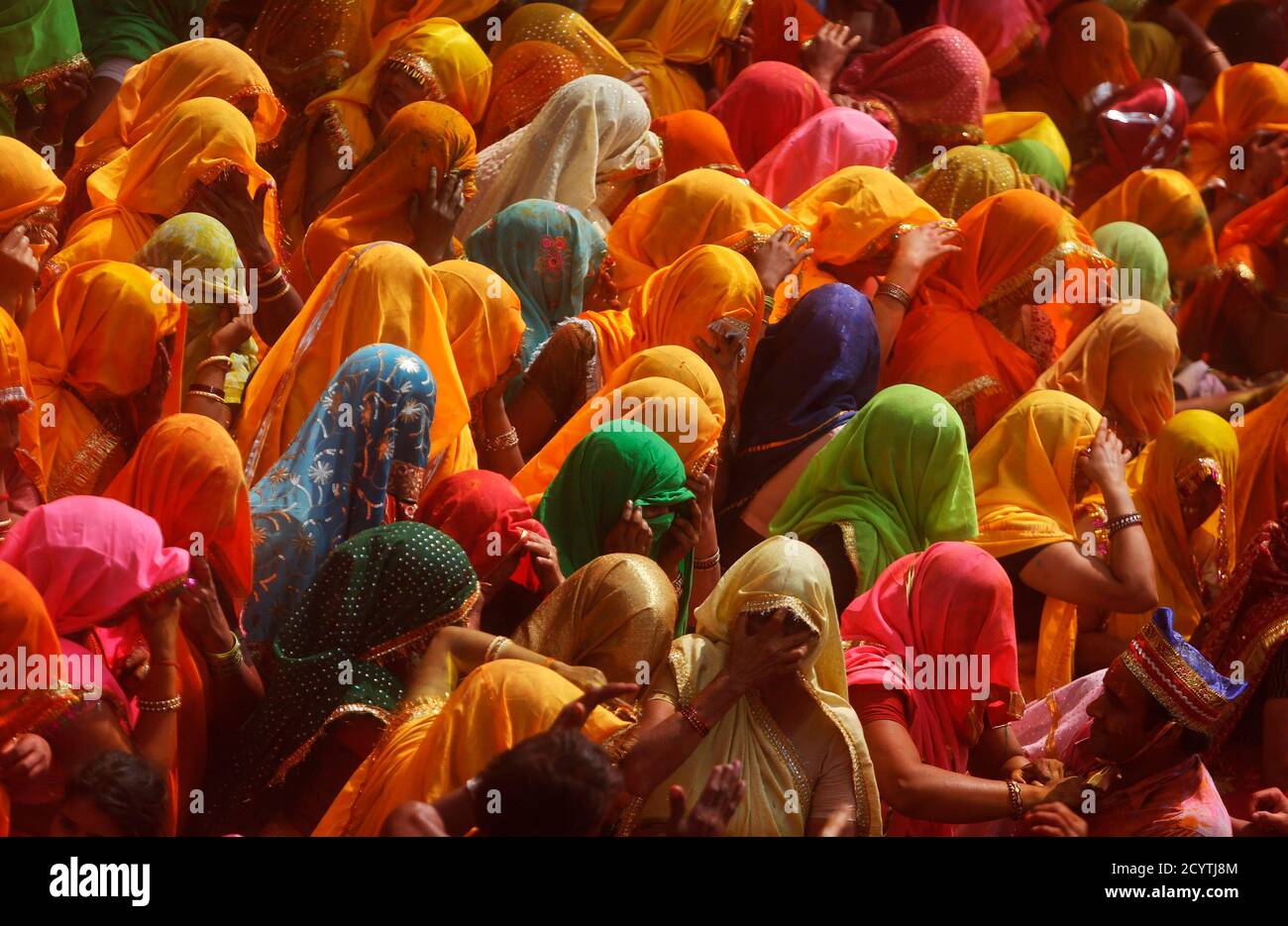 Sari Clad High Resolution Stock Photography and Images - Alamy