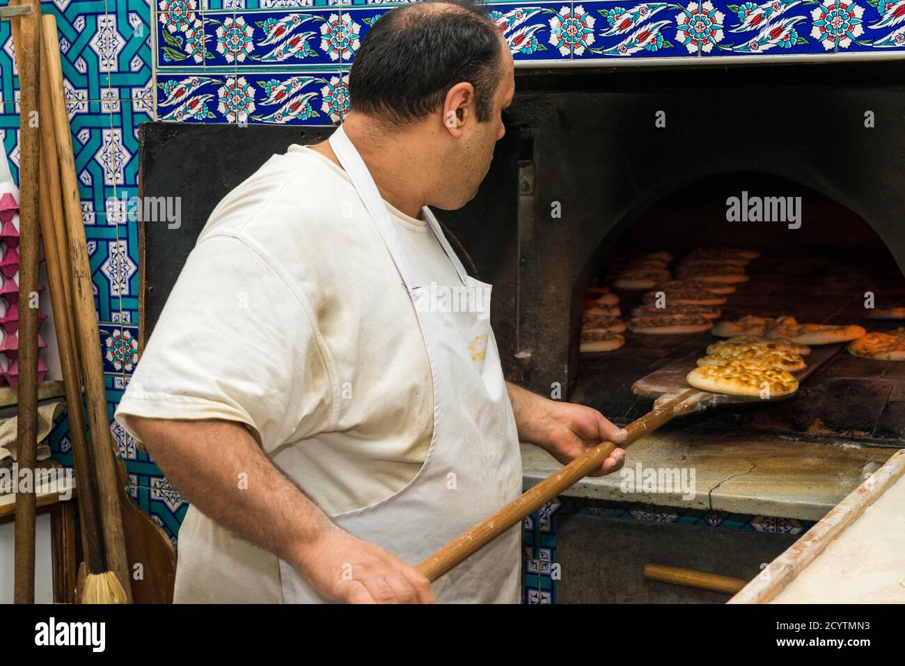 Arabic bread making hi-res stock photography and images - Alamy