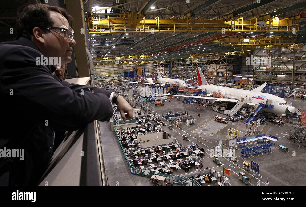 Boeing dreamliner production line hi-res stock photography and images ...