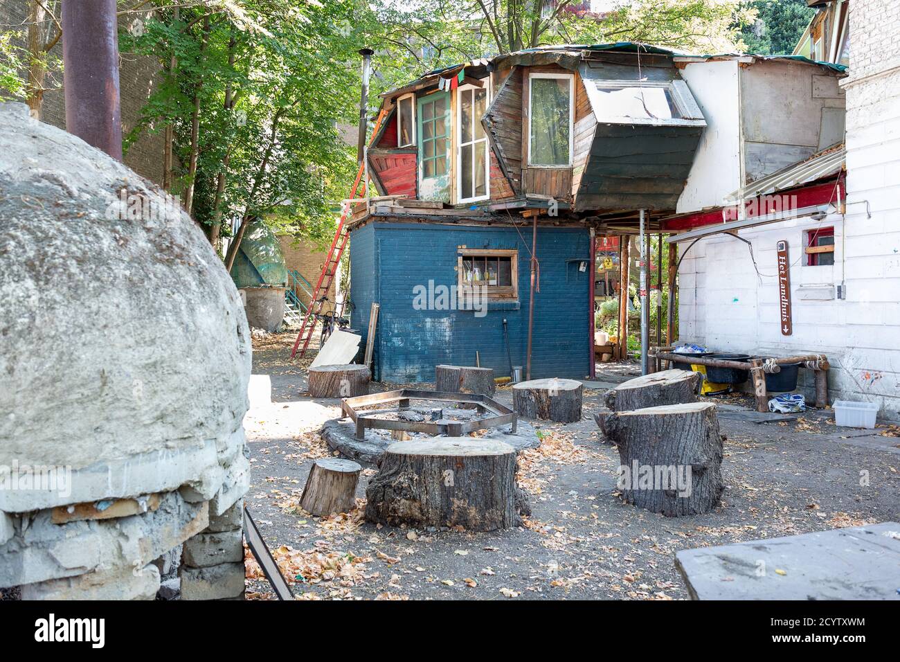 Squatter area hi-res stock photography and images - Alamy