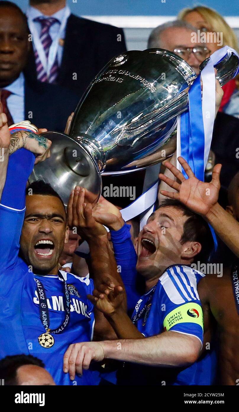 Chelsea champions league trophy lift hi-res stock photography and ...