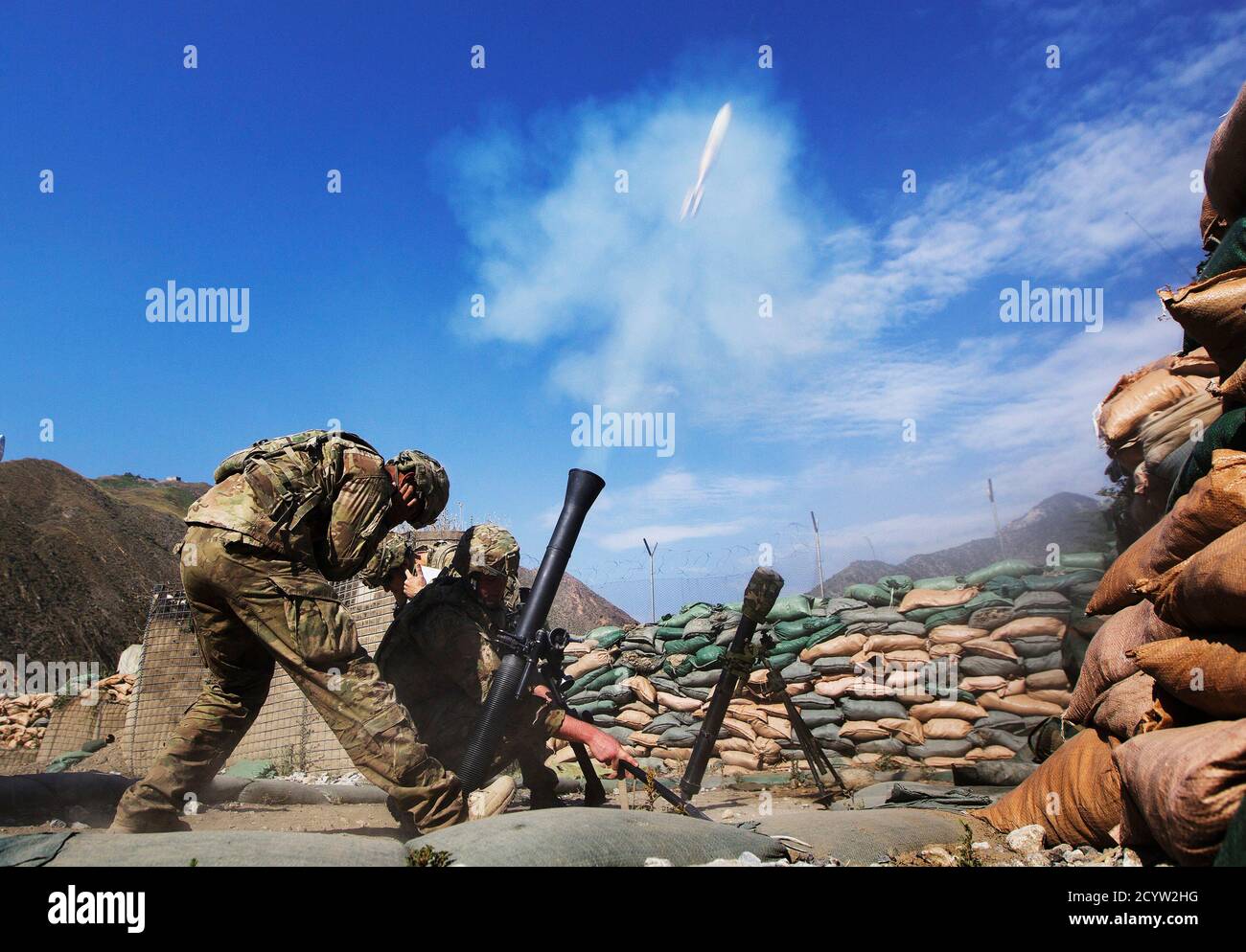 81mm mortar hi-res stock photography and images - Alamy