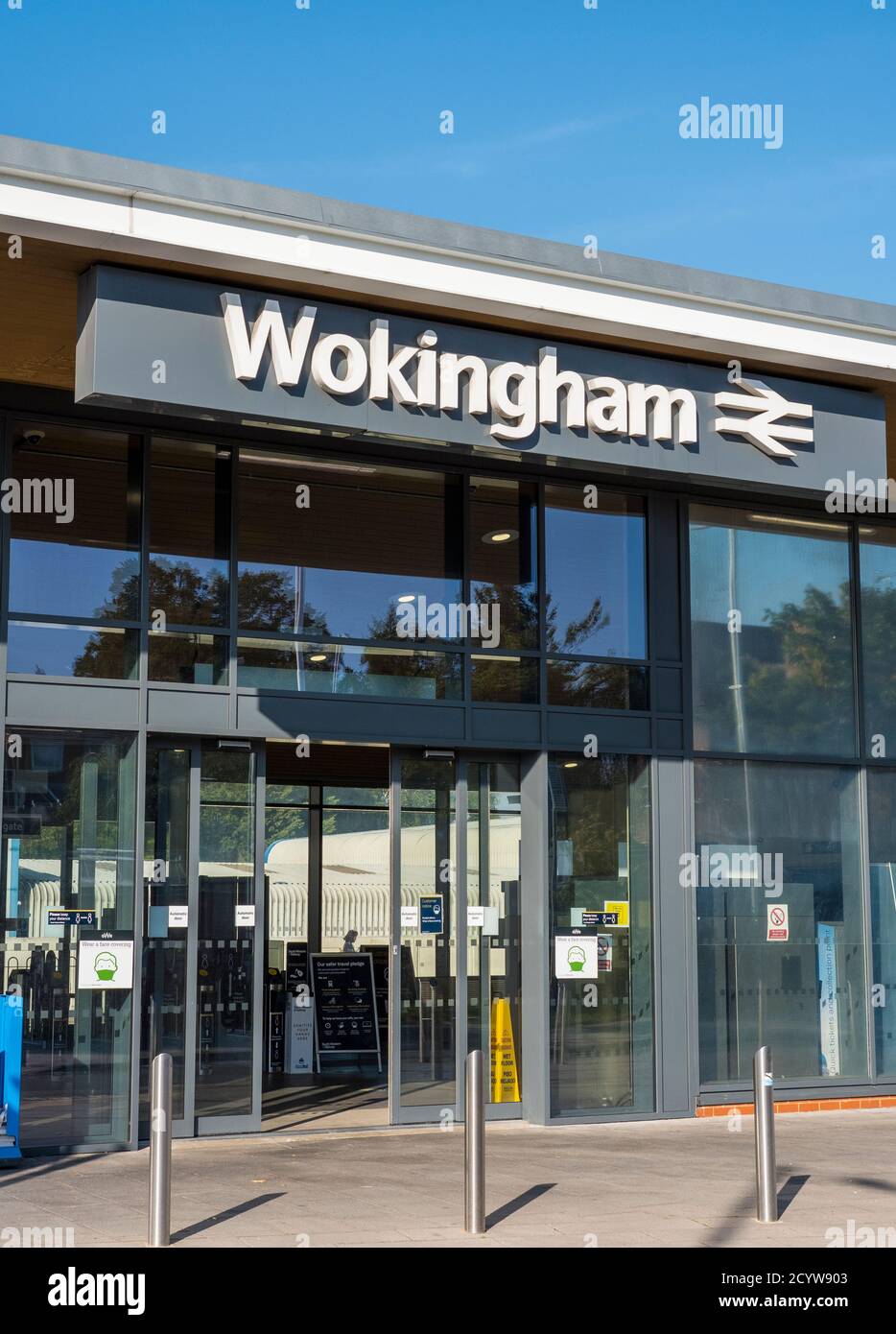 Wokingham station hi-res stock photography and images - Alamy