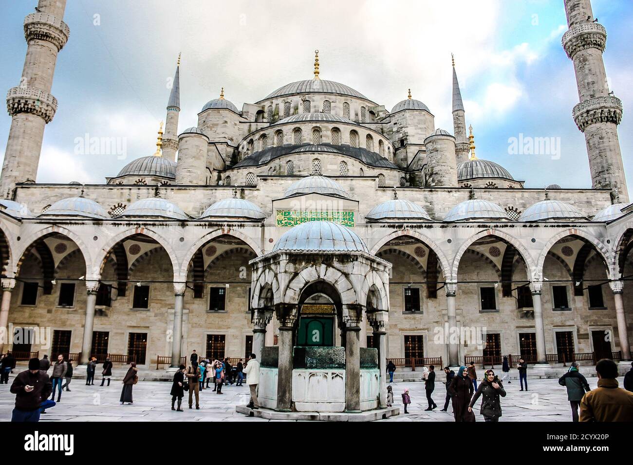 Muslim courtyard hi-res stock photography and images - Alamy