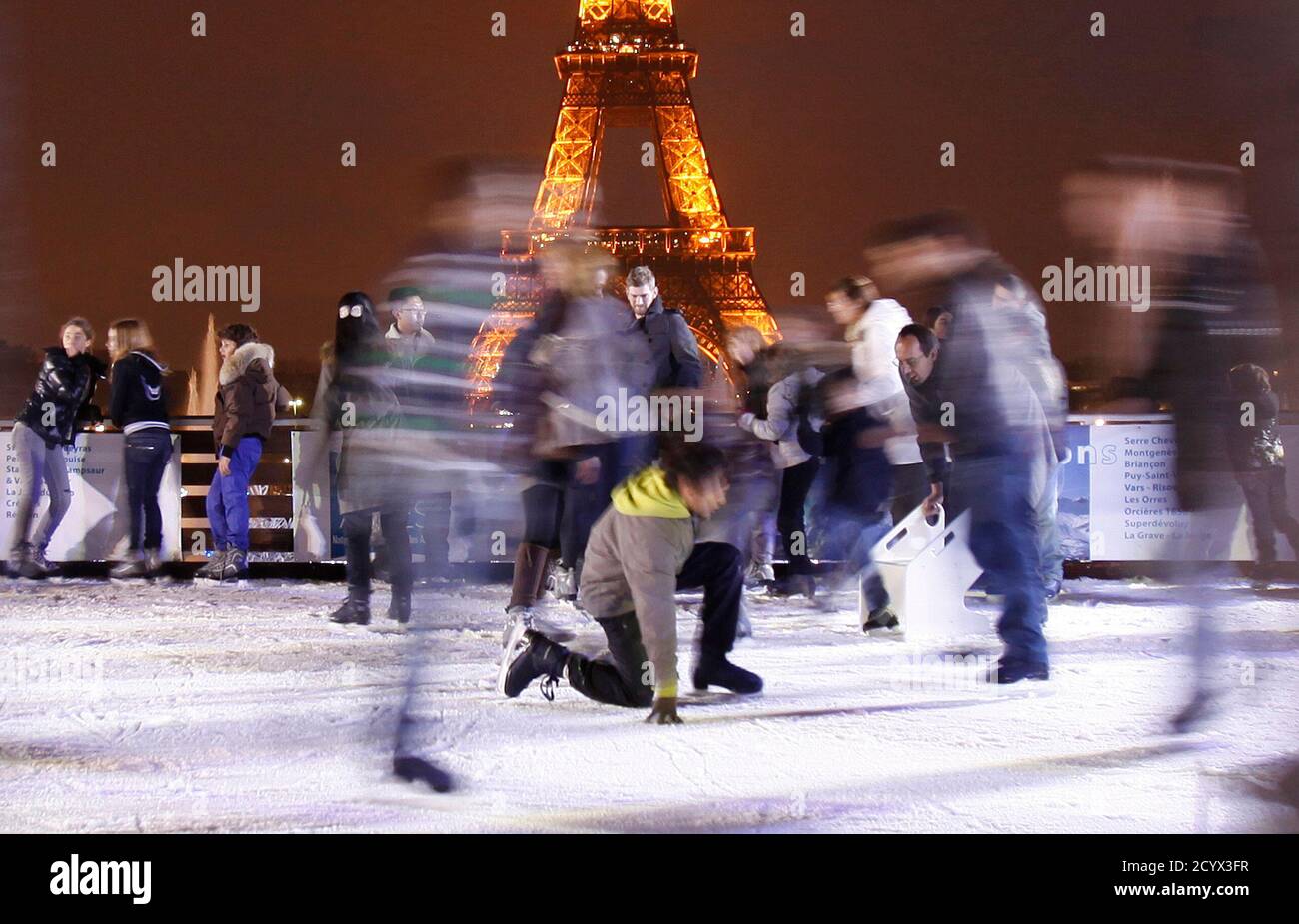 Eiffel tower paris ice skate hi-res stock photography and images - Alamy