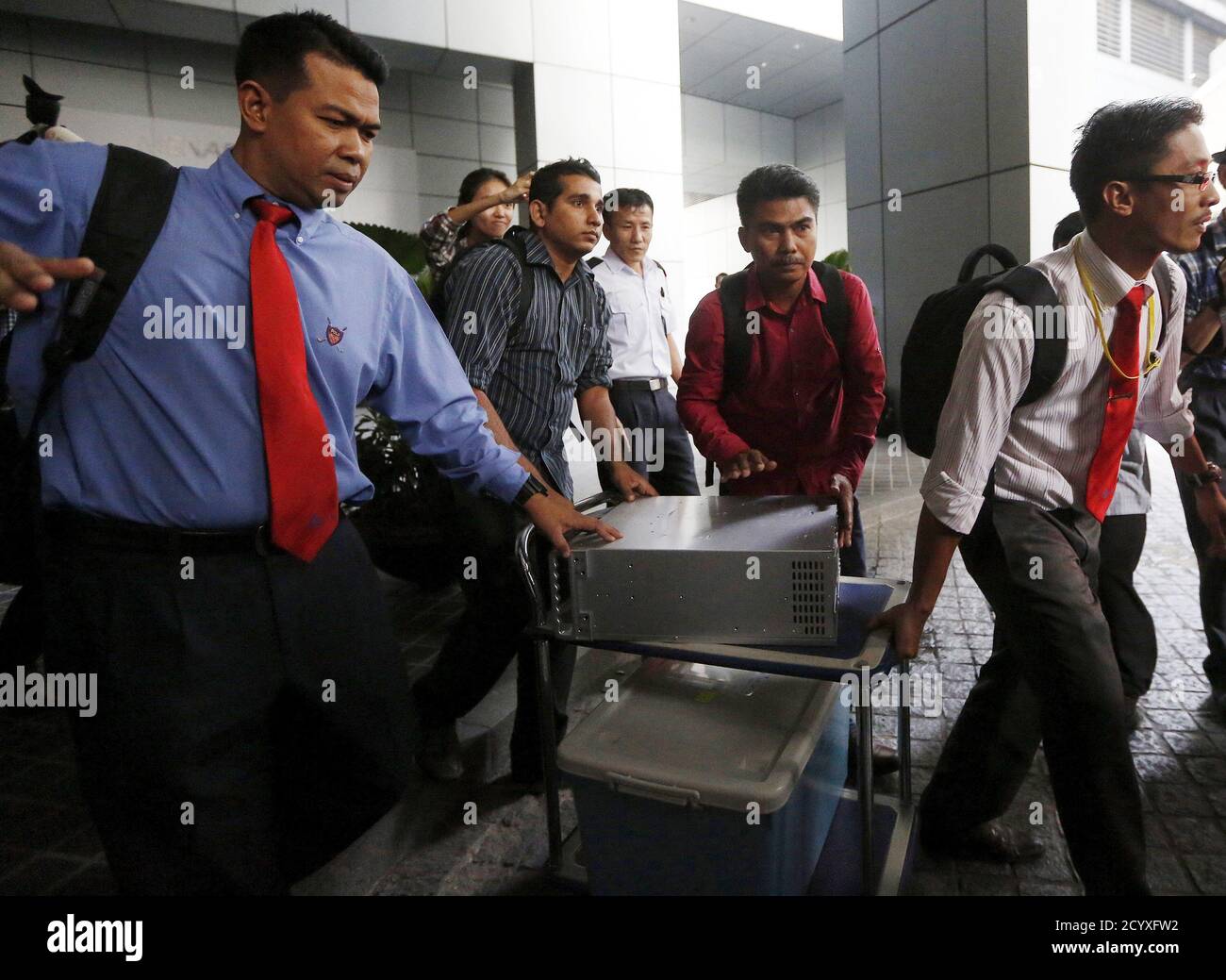 Police raid computer hi-res stock photography and images - Alamy