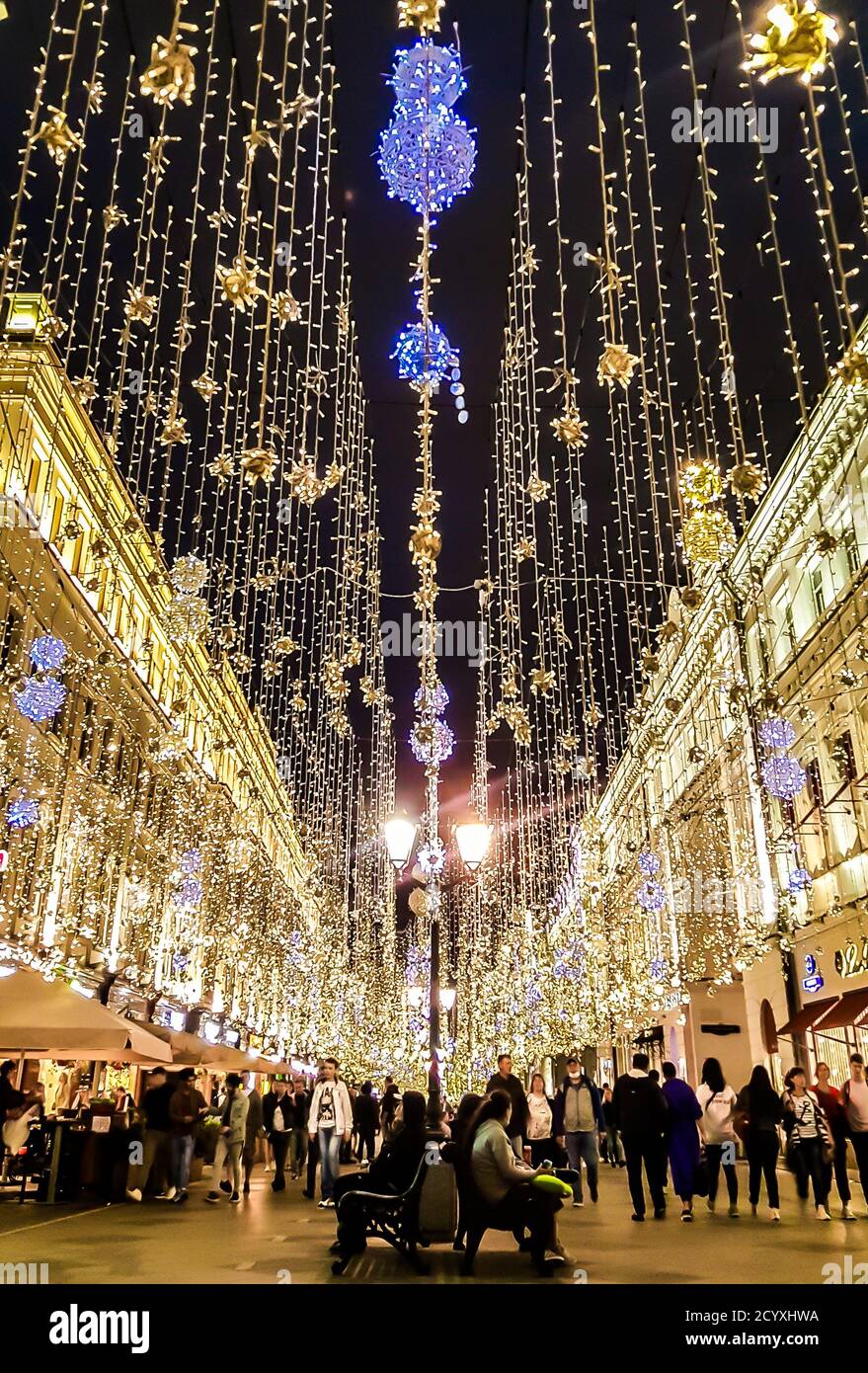 Golden street light hi-res stock photography and images - Alamy