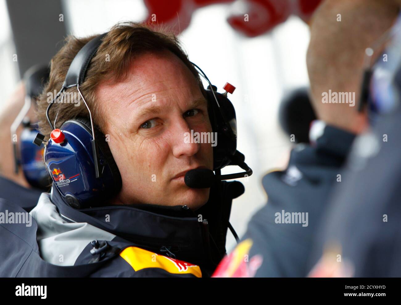 Red bull racing pit wall hi-res stock photography and images - Alamy