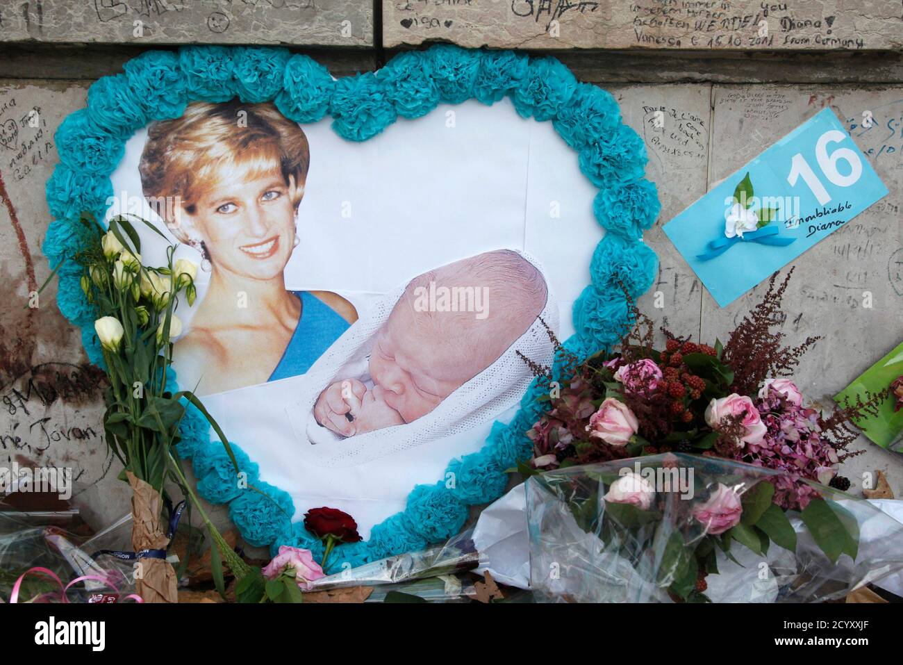 Princess diana 1997 france hi-res stock photography and images - Alamy