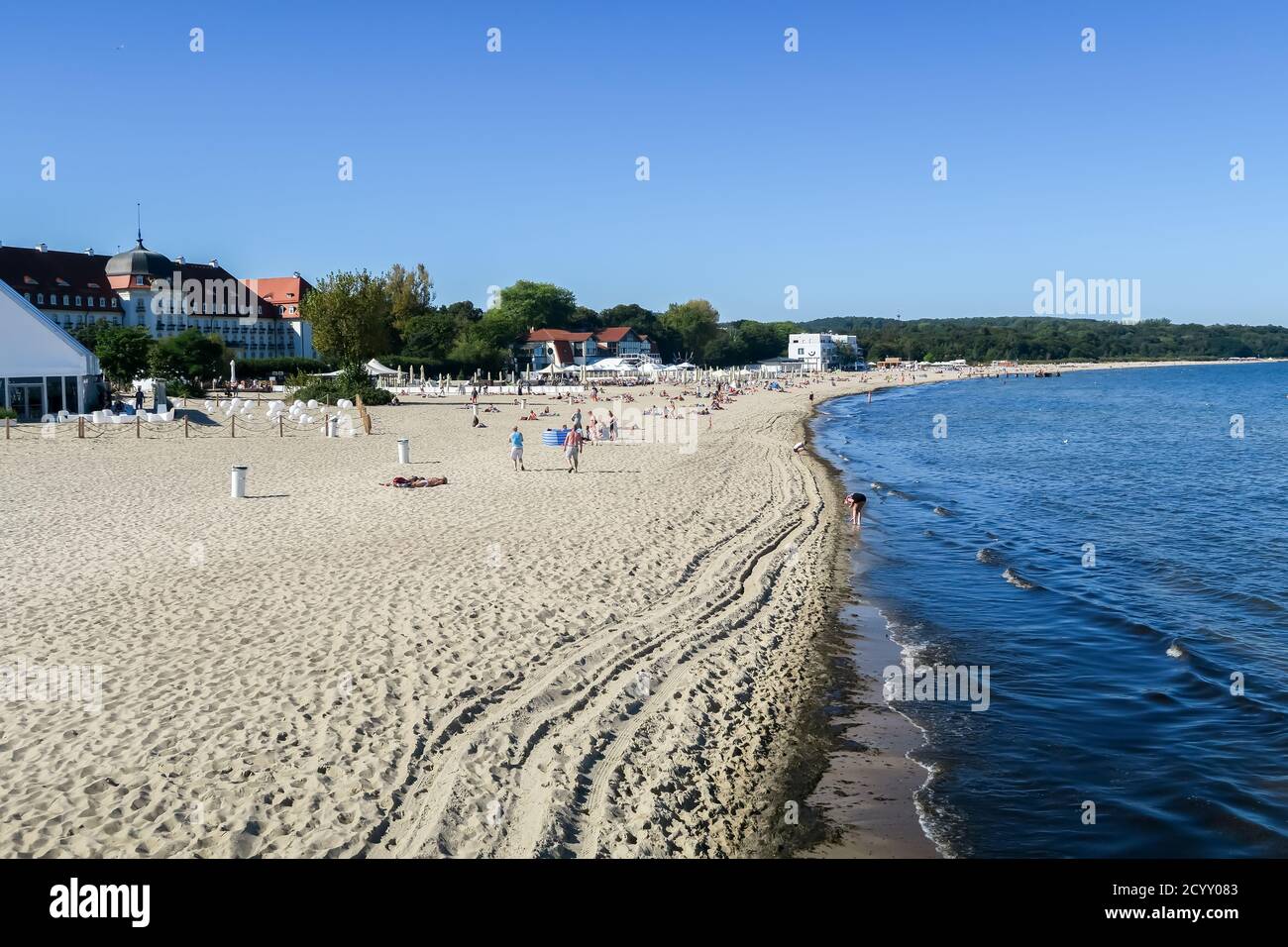 SOPOT, POLEN - 2016 SEPTEMBER 15. Public beach in Sopot Stock Photo - Alamy