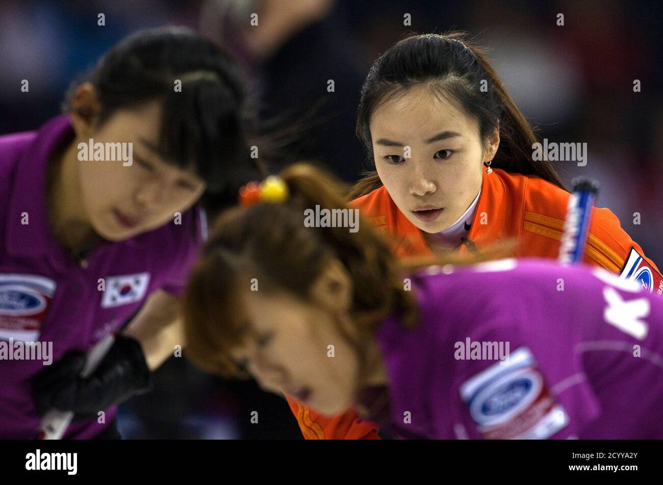 Bronze bee hi-res stock photography and images - Alamy