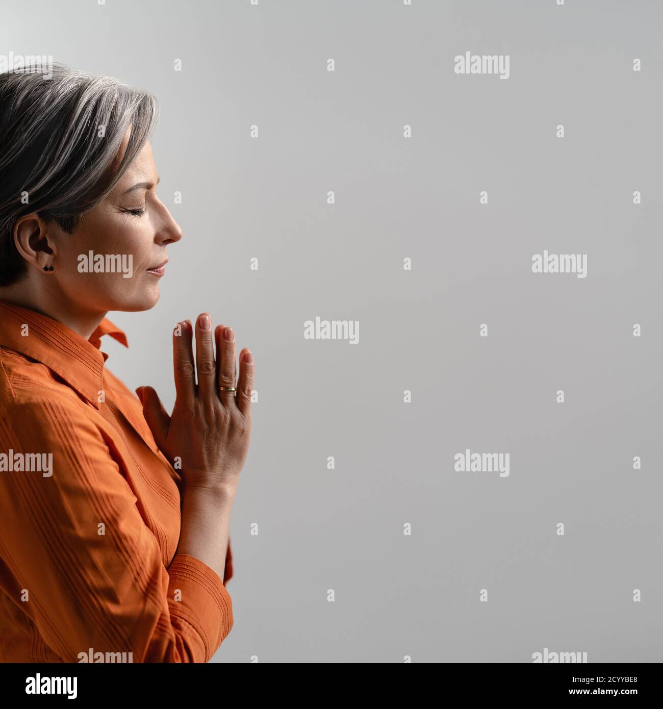 Prayer profile hi-res stock photography and images - Alamy