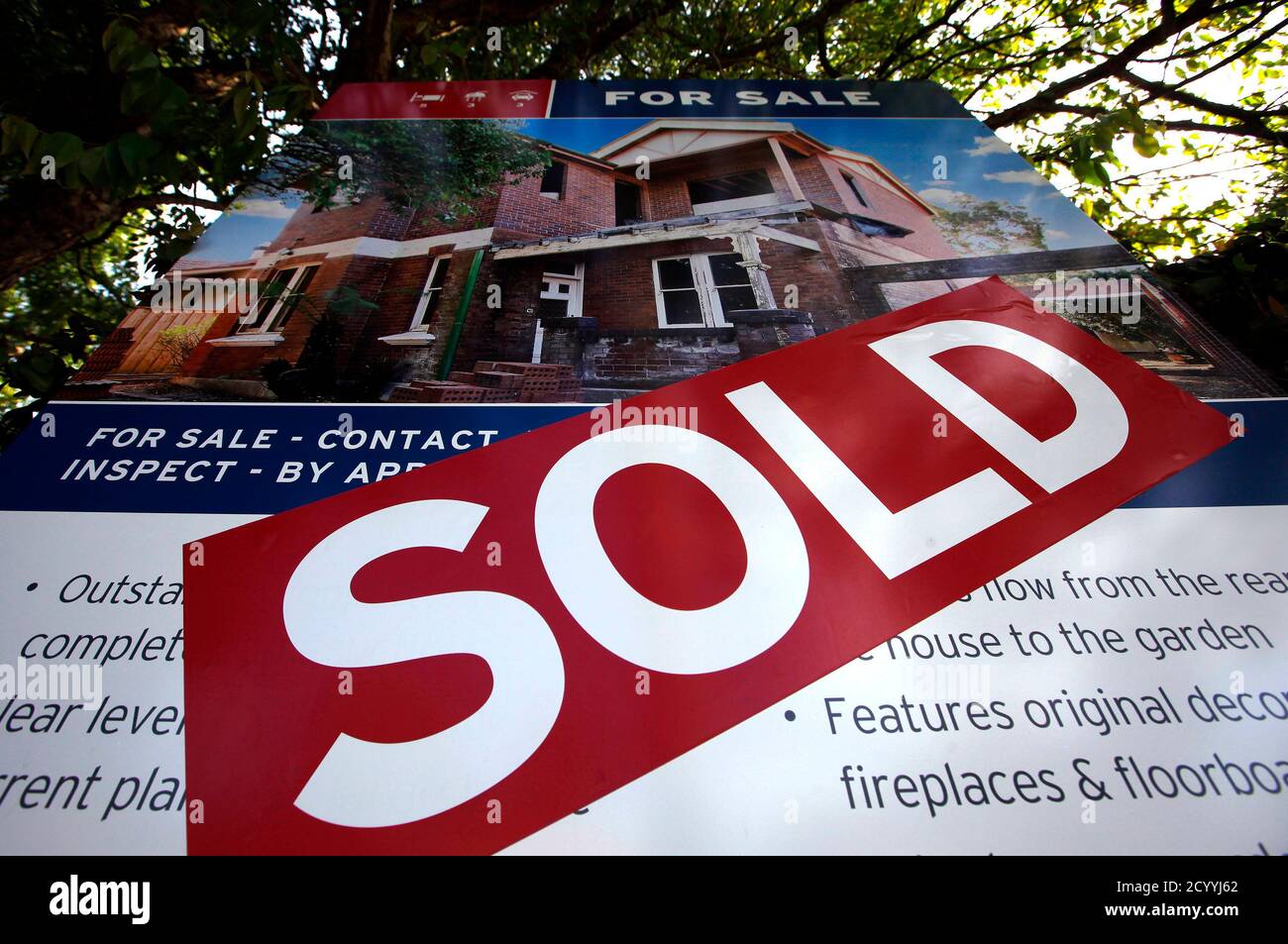 Australian sold sign hi-res stock photography and images - Alamy