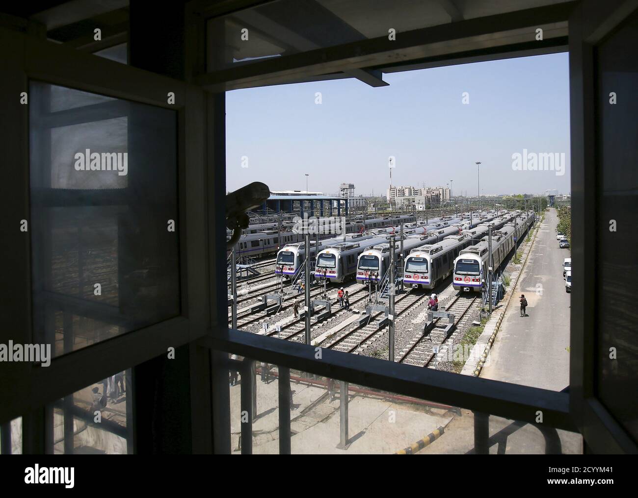 Delhi metro trains hi-res stock photography and images - Alamy