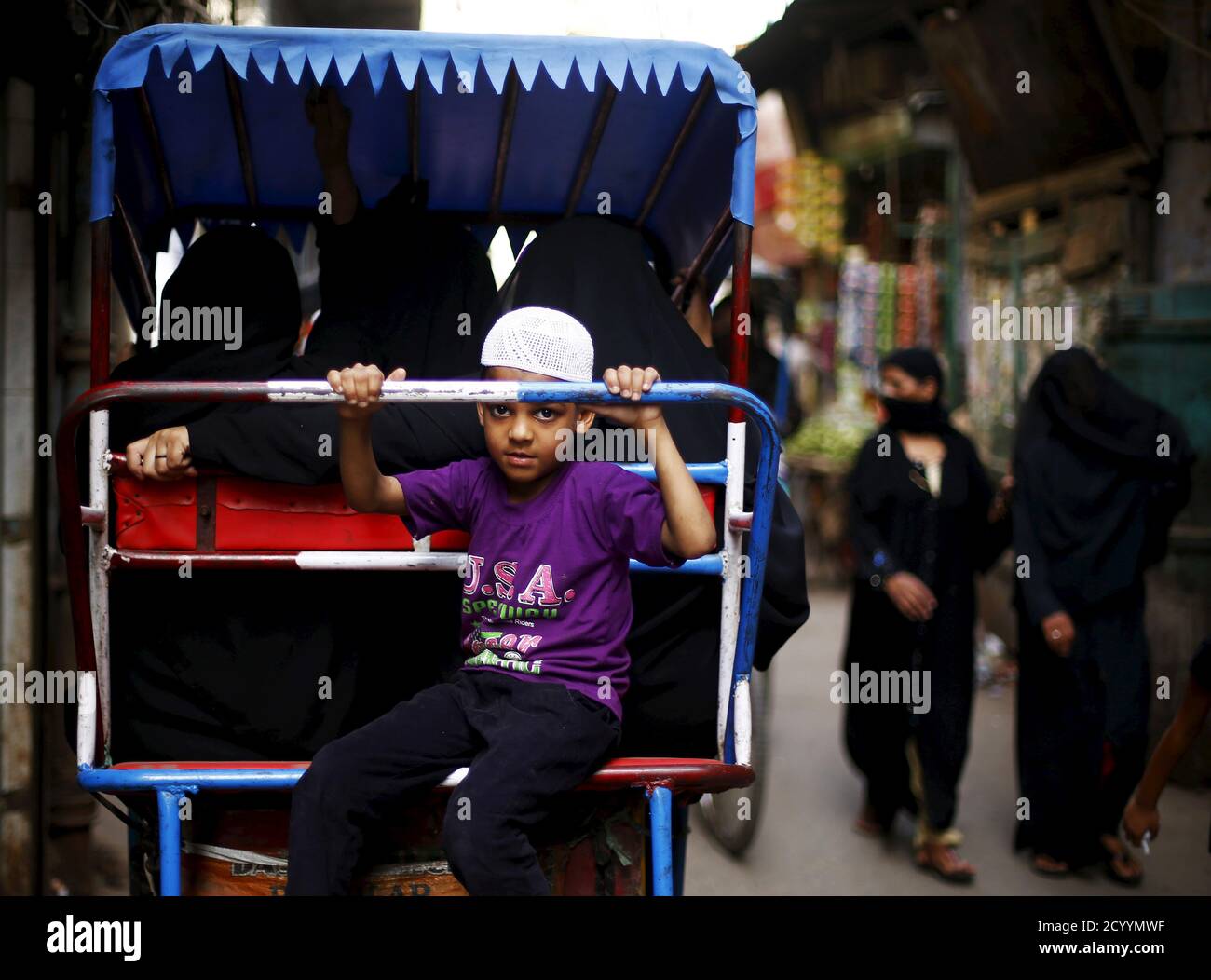 Delhi rickshaw family hi-res stock photography and images - Alamy
