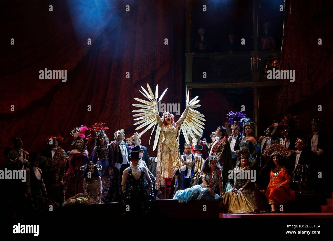 Thais opera hi-res stock photography and images - Alamy
