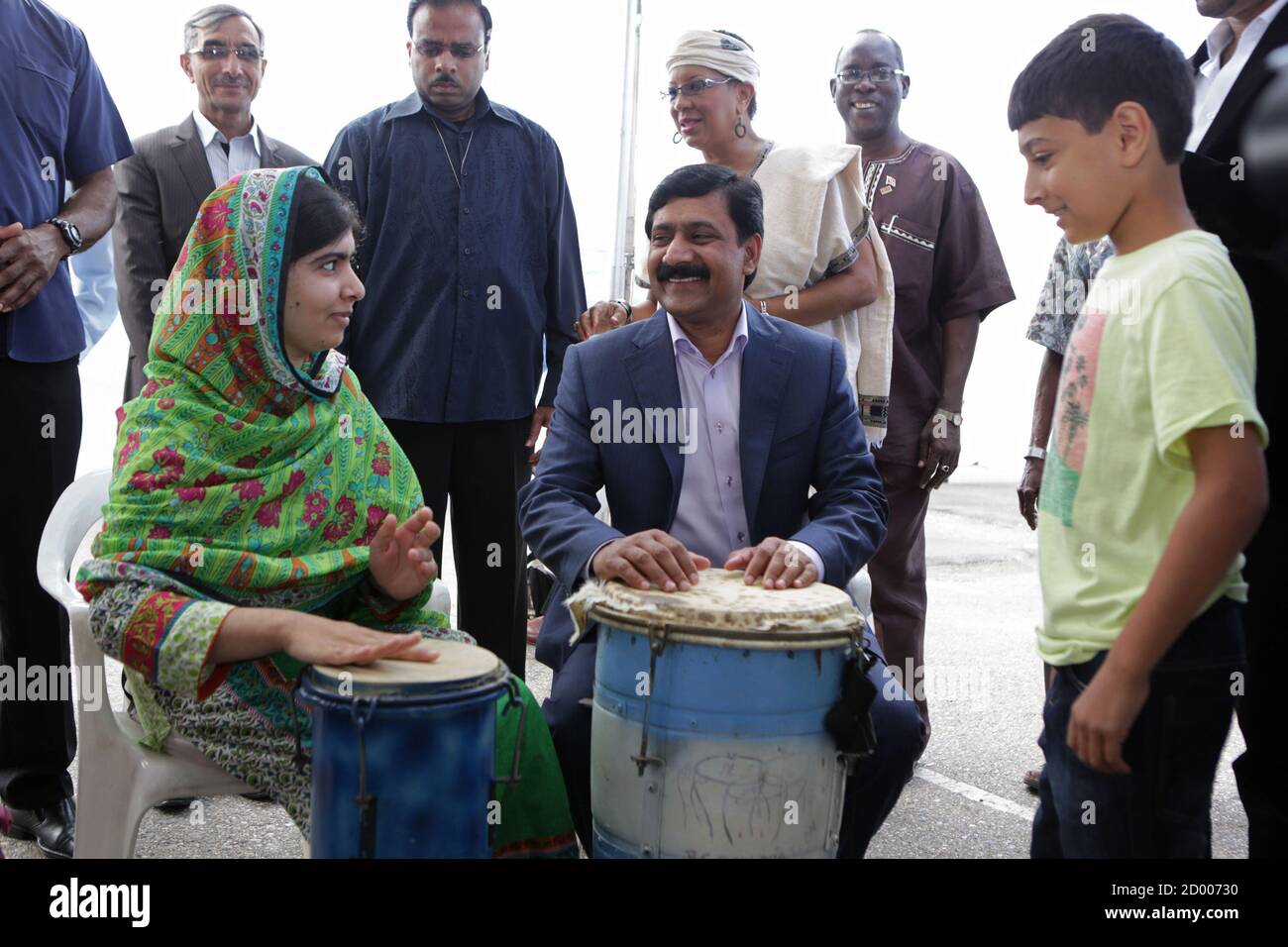 Malala yousafzai brother hi-res stock photography and images - Alamy