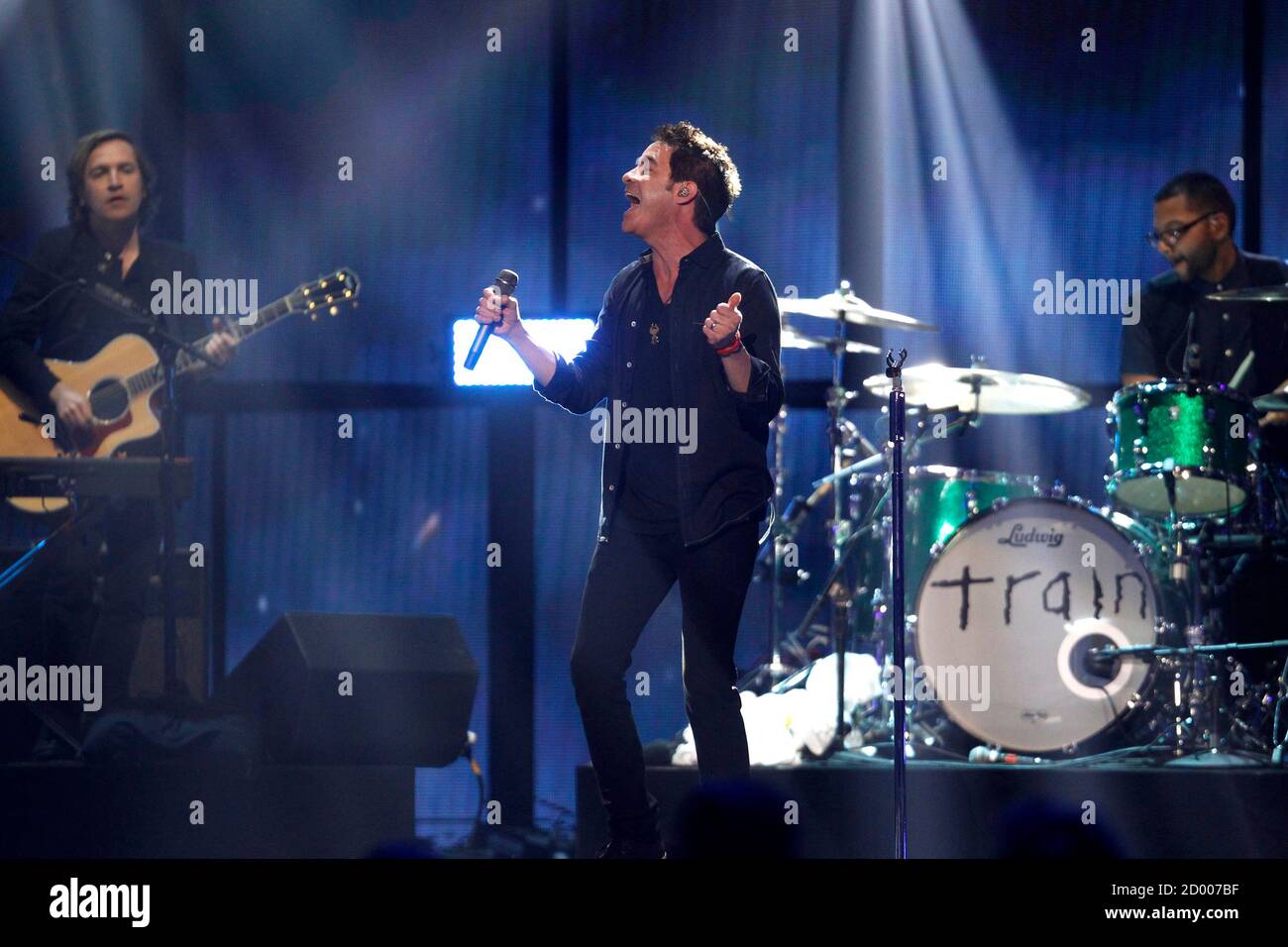 Pat monahan lead singer band hi-res stock photography and images - Alamy
