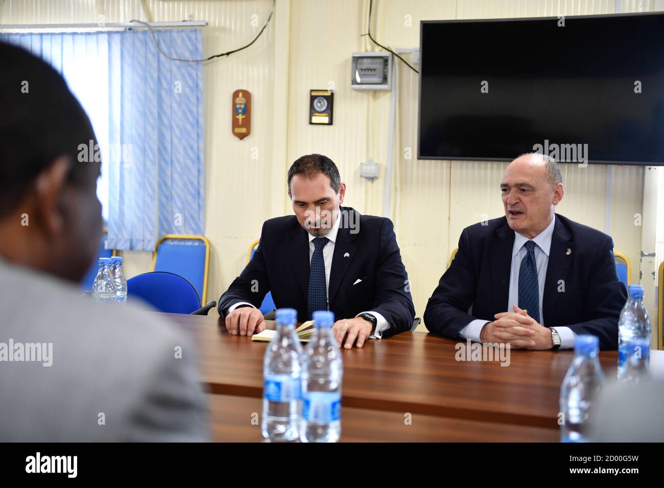 Italy's special envoy to the Horn of Africa Luciano Pezzotti (right ...