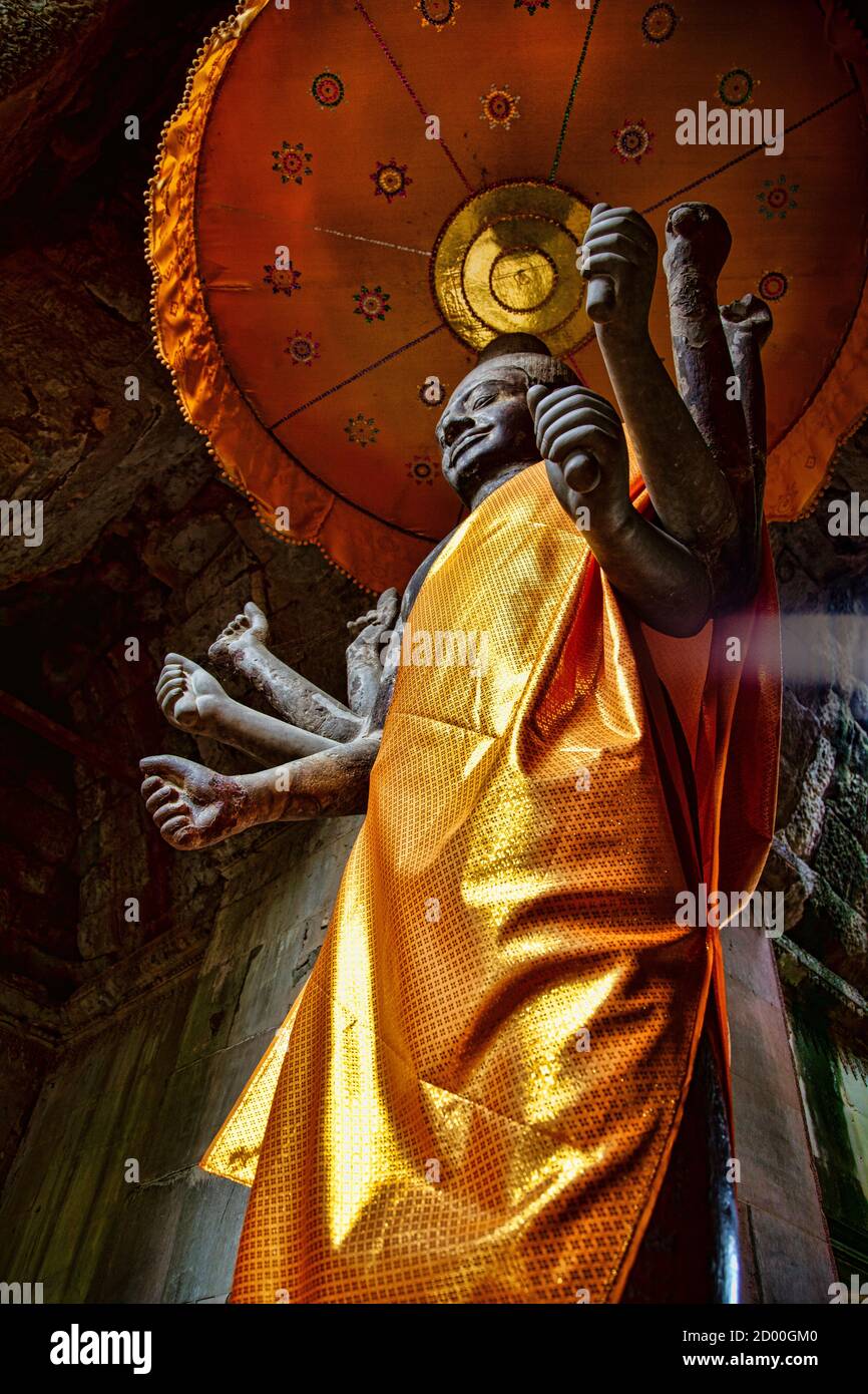 Vishnu statue in Angkor Wat in Cambodia Stock Photo - Alamy