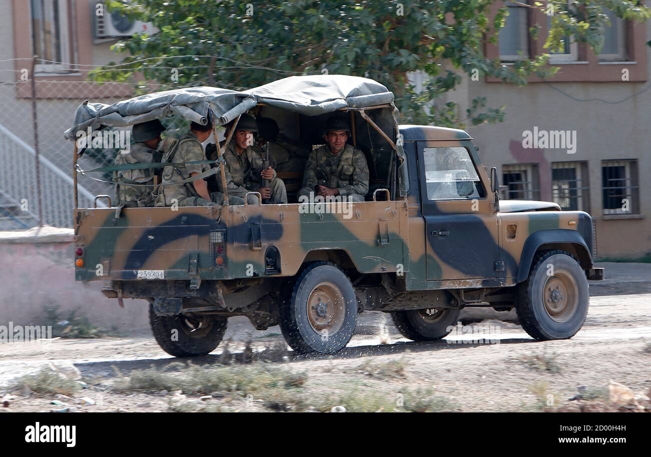 Military vehicle patrol hi-res stock photography and images - Alamy