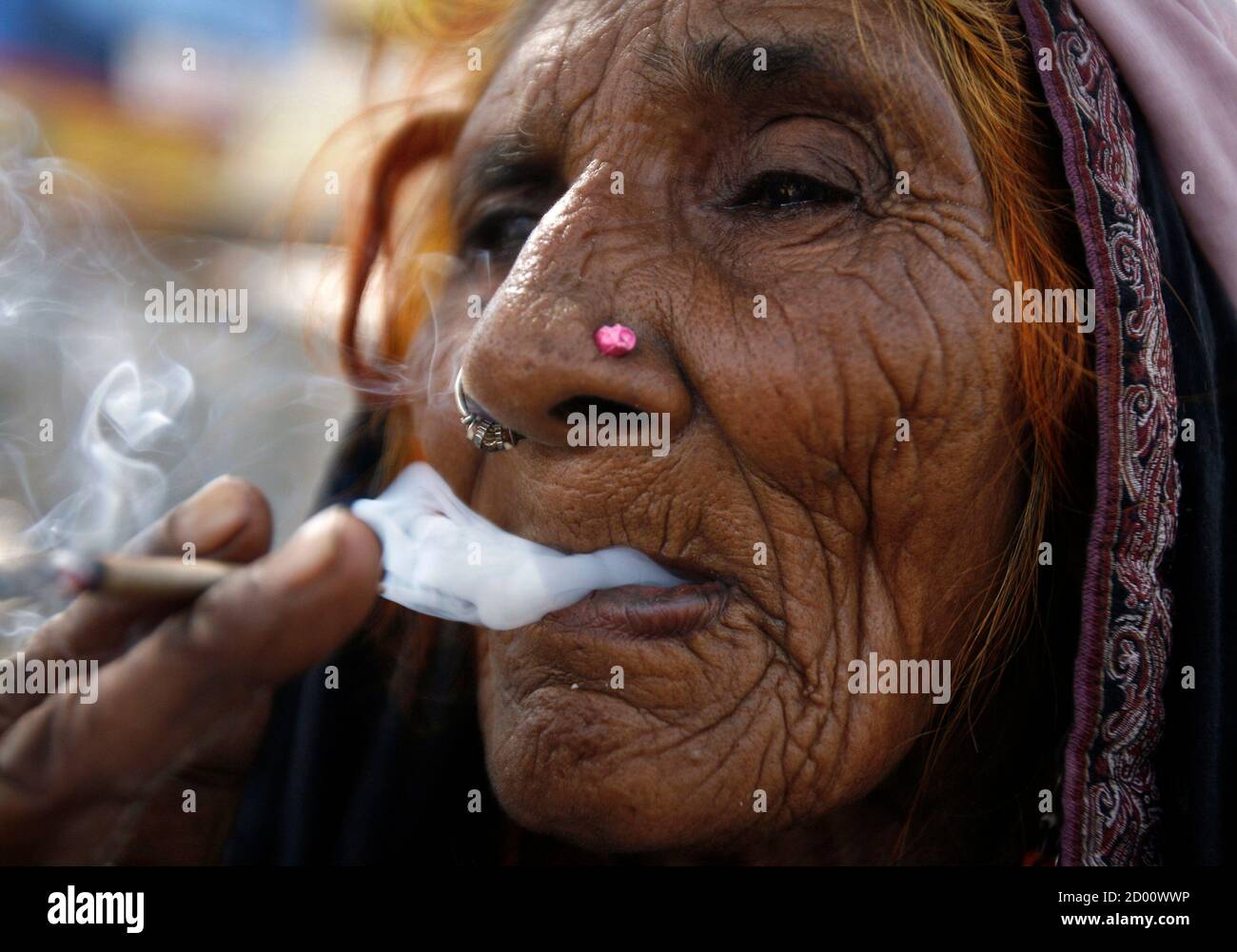 Indian Woman Tobacco High Resolution Stock Photography and Images - Alamy