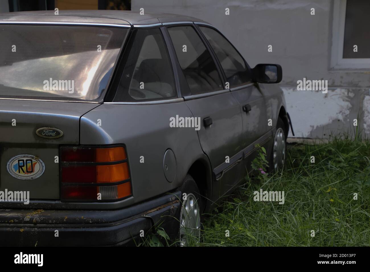 80s car side view hi-res stock photography and images - Alamy