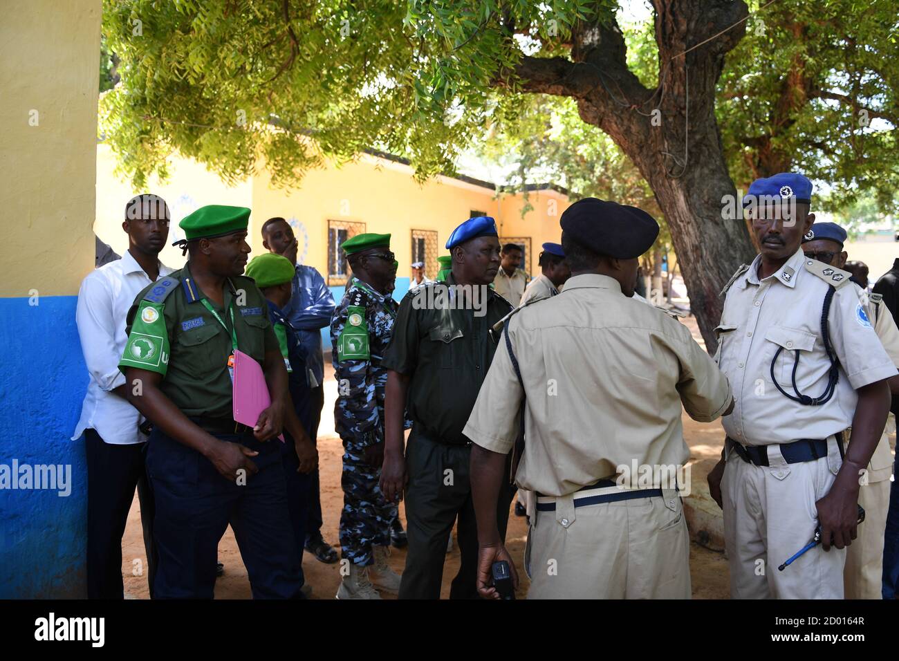 Senior officers from the Somali Police Force and AMISOM inspect the ...