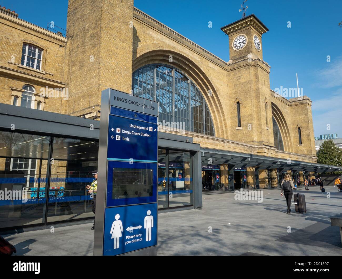 The historic frontage of London Kings Cross Railway Station Stock Photo ...