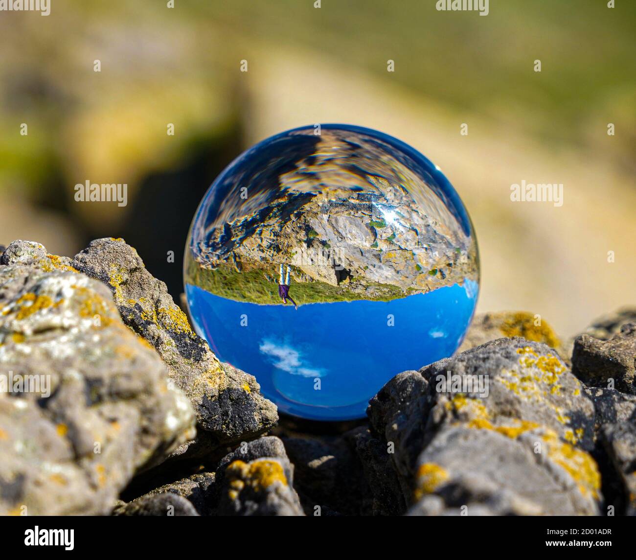 Refractive index glass of water hi-res stock photography and images - Alamy
