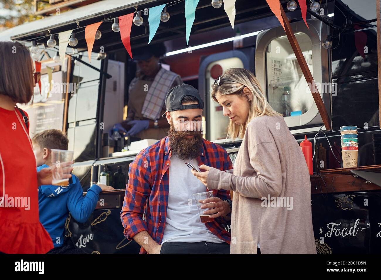 Group friends chilling out hi-res stock photography and images - Alamy