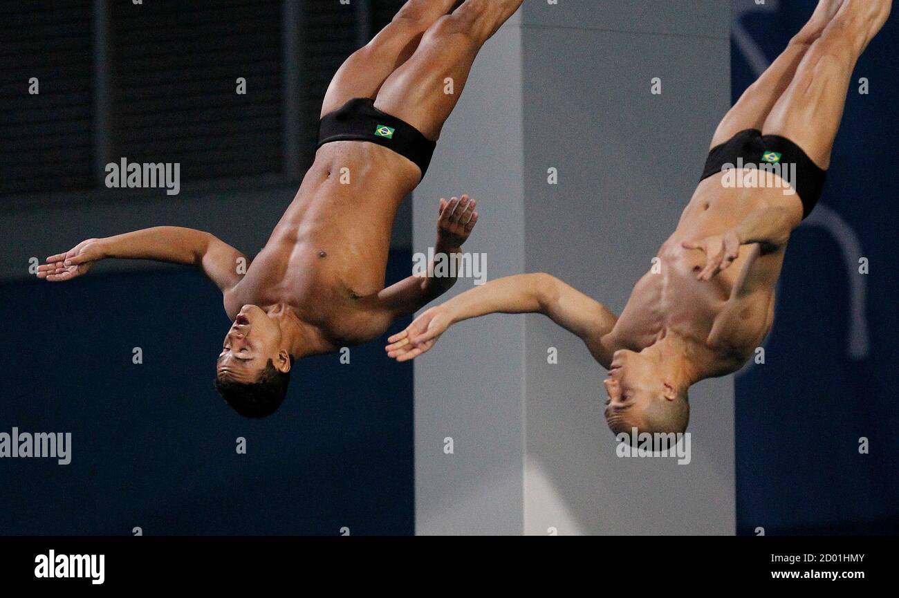 3m springboard synchronized hi-res stock photography and images - Alamy