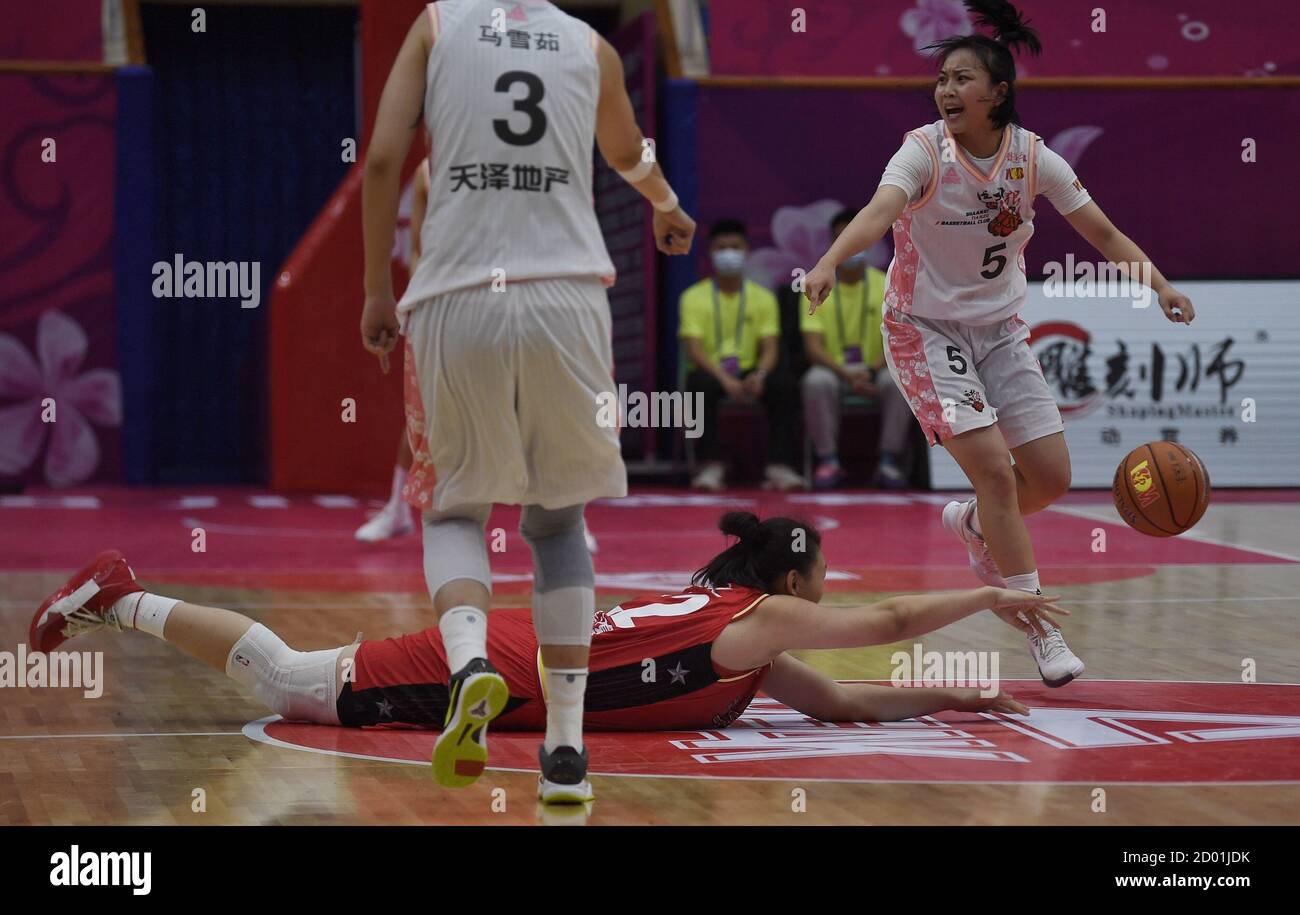 Chengdu, China's Sichuan Province. 2nd Oct, 2020. Liang Juanzhi (below ...