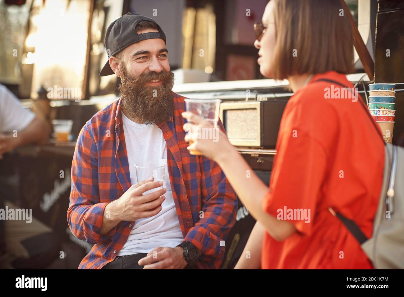 Couple hanging out beer hi-res stock photography and images - Alamy