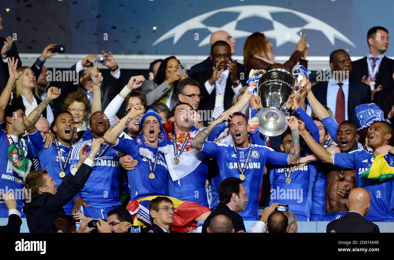 Chelsea champions league trophy lift hi-res stock photography and ...