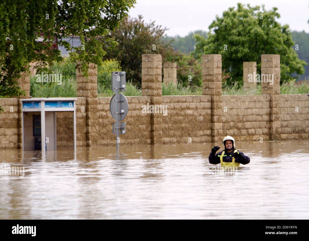 Submerged under floodwater hi-res stock photography and images - Alamy