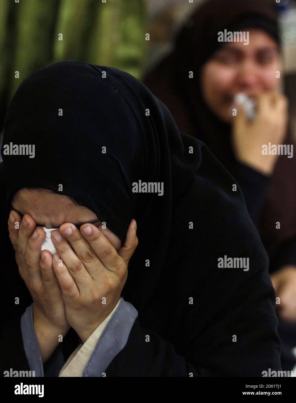 Dead bodies wrapped in white hi-res stock photography and images - Alamy