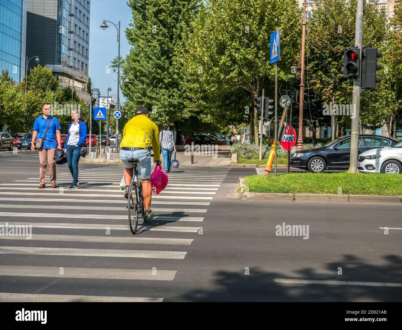Jaywalking hi-res stock photography and images - Alamy